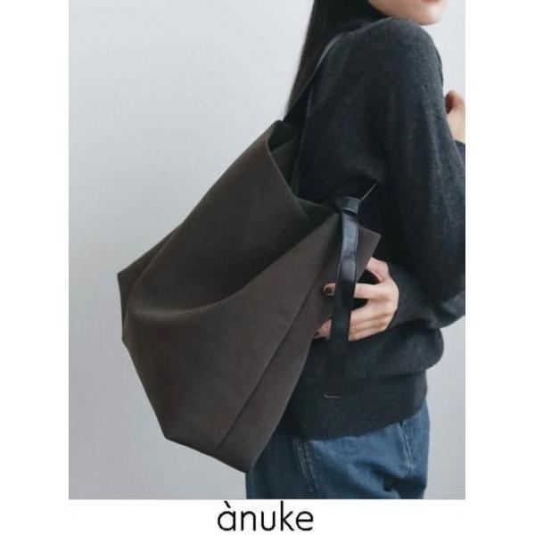 2026秋冬. anuke (アンヌーク）先行予約Ecoleather Tote Bag★※入荷時期：10月中旬〜11月中旬上品な質感のエコレザーを使用したトートバッグ。ブラックはほんのりと艶のある質感、ブラウンはスエード調のマットな質感で...