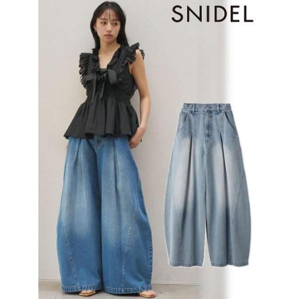 2026春夏. snidel （スナイデル）先行予約カーブワイドデニム※入荷時期：7月中旬〜8月中旬丸みのあるカーブシルエットがトレンド感を演出するデニム。ゆったりとしたワイドラインでこなれた印象に。ハイウエストデザインでスタイルアップ効果...