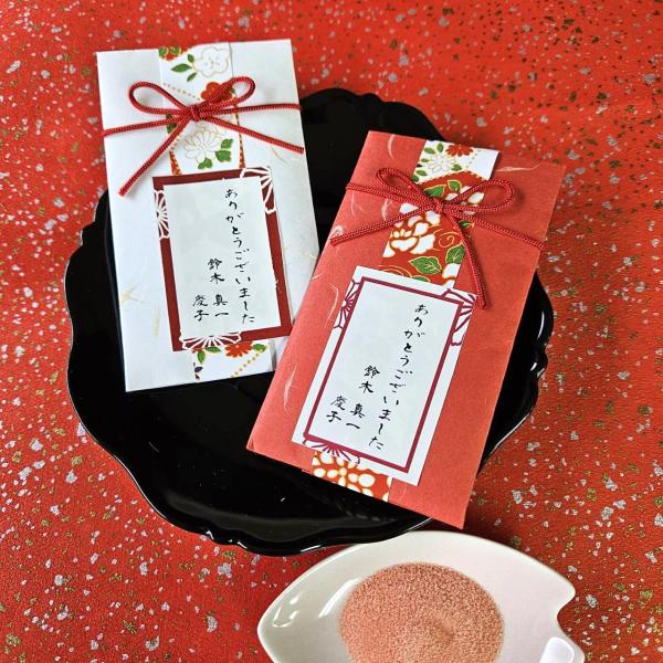 横30×縦50mmのシールにオリジナルメッセージが入ります。※最小注文数30個※注文画面のオプションよりメッセージを添えてご注文をお願いいたします。※文字数30文字程度・黒文字・フォント　隷書体＜サイズ＞横7×縦12cm＜商品内容＞入浴剤　...