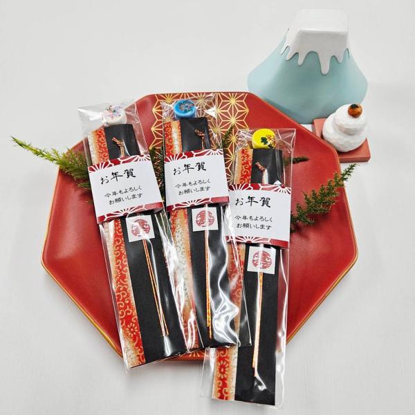 ＜サイズ＞横4ｘ縦18cm耳かき：16cm＜商品内容＞陶器ビーズ付き耳かき(竹製)１本陶器ビーズは6色アソート（色の指定はできません）◆この商品と同デザインでオリジナルメッセージが入る商品がございます。Q＆Aの下、この商品に関するおすすめ欄...