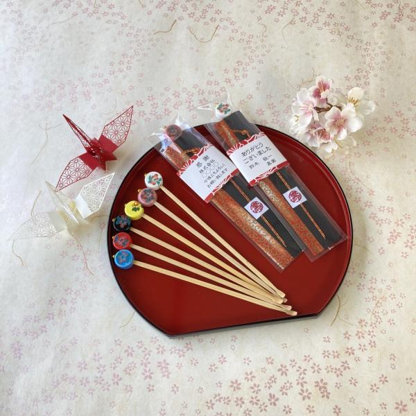 ＜サイズ＞横4ｘ縦18cm耳かき：16cm＜商品内容＞陶器ビーズ付き耳かき(竹製)１本陶器ビーズはアソート（色の指定はできません）ウェディング ブライダル 結婚式 披露宴 ２次会 パーティ イベント 新郎 新婦 結婚祝い 記念日 ガーデン ...