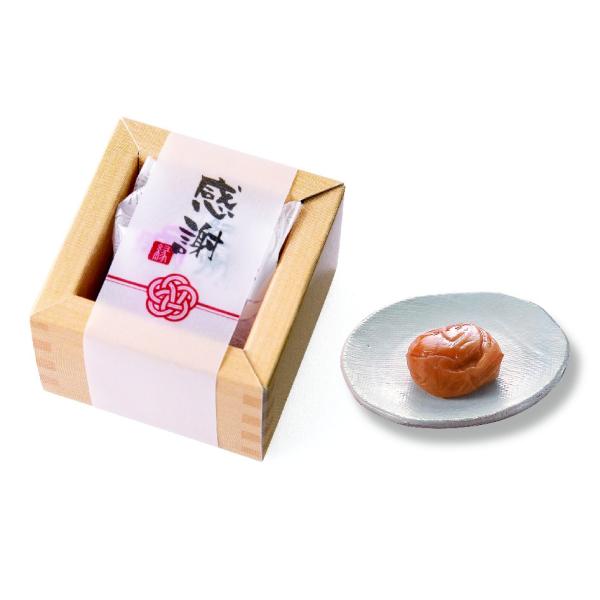 小さな桝に紀州南高梅を入れたプチギフトです。＜サイズ＞55×55×38mm＜商品内容＞紀州南高梅　1個まろやかはちみつ味<賞味期限>1年※ご注文は5個単位でお願い致します。ウェディング ブライダル 結婚式 披露宴 ２次会 パーテ...