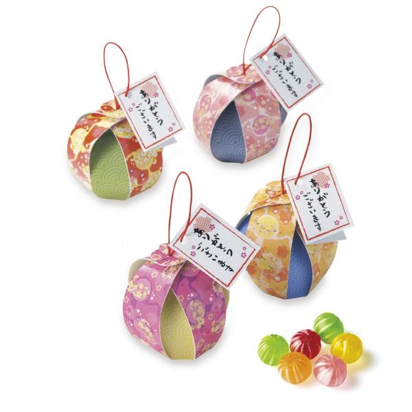 ＜サイズ＞50×50×58mm＜商品内容＞てまり飴2粒×3袋4種アソート※デザインの指定はできません。<賞味期限>1年※ご注文は5個単位でお願い致します。ウェディング ブライダル 結婚式 披露宴 ２次会 パーティ イベント 新郎...