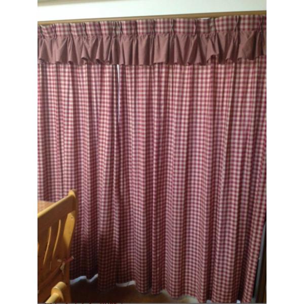 【発売日：2025年03月22日】やっぱりこのチェックが１番人気！とっても可愛い空間になります♪アメリカンカントリー派さんにピッタリ♪横幅、丈が合わない場合はオーダーも可能ですのでお気軽にお問い合わせ下さいませ。☆採寸の手順☆1、レールの横...