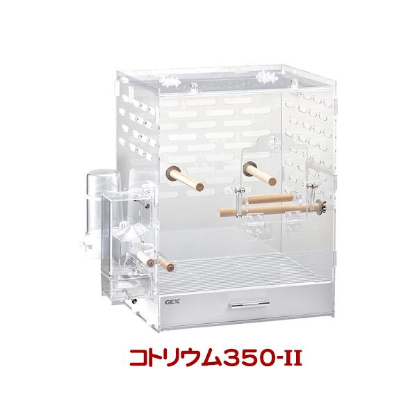 小鳥用メーカー：ジェックスサイズ：幅355×奥行280×高さ445mm(ケージ本体のみ)セット内容：とまり木(長：1本、短：2本)、エサ入れ、水入れ■材質本体：アクリル、PVC底トレイ：PVC、アルミニウム合金スノコ：スチールエサ入れ：アク...