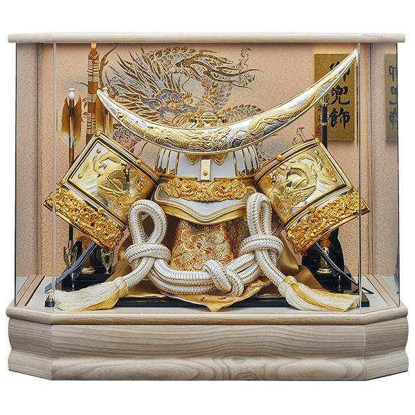 藤翁作木目を活かした明るいケースに、金仕立ての豪華な伊達政宗兜を組み合わせました。コンパクトサイズながらも存在感のある兜飾りです。こちらの兜は、着用兜としてケースから取り出して実際にお子様が被ることも出来ます。『飾る』と『被る』2つの楽しみ...