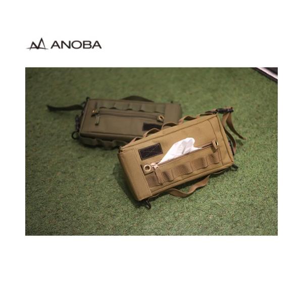 マグネットでの開閉なので、ティッシュの取り替えが楽です。モールやループがついているので、お好きな箇所に取り付け可能です。【SPEC】サイズ： 約28 X 14.5 X 6cm材質： ポリエステル ・ PP・ スチール重量： 約180g型番：...