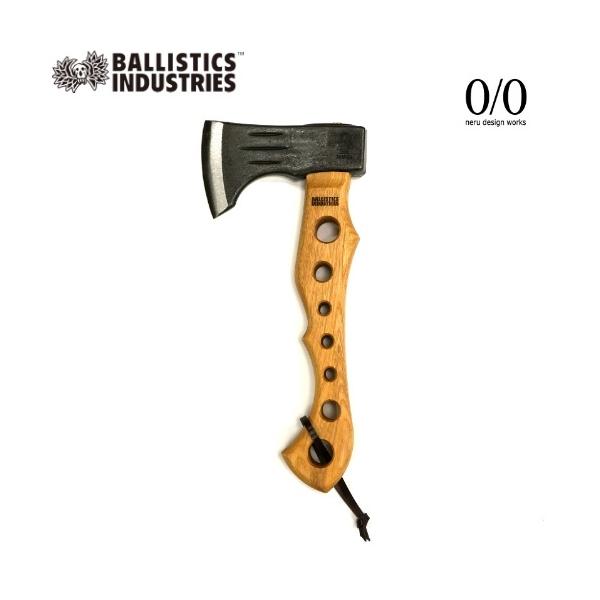 「ナイフ」と「バイクや車の部品（レーシングパーツ）」の要素が盛り込まれた斧です。特徴である数箇所の突起はナイフ用語で言う「フインガーグルーヴ」で、持った 際の指掛かりになり様々な位置で握る事が出来ます。複数の肉抜き穴は主にデザイン要素として...