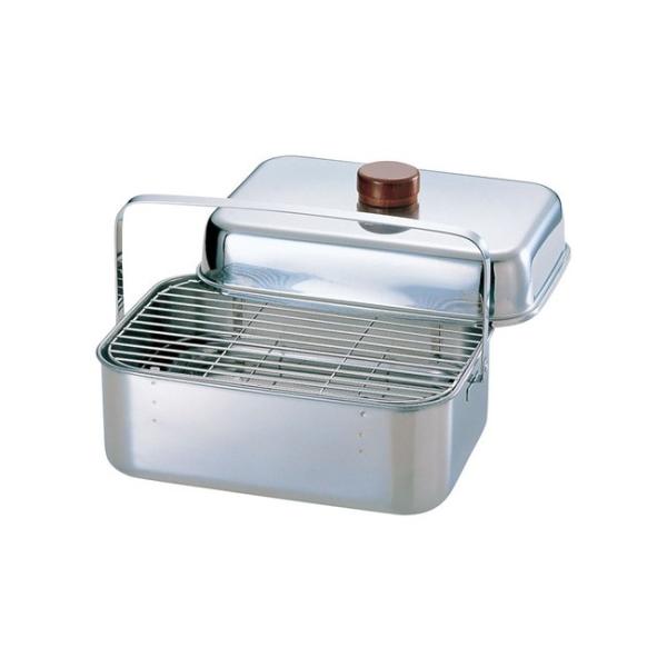 燻製って実は簡単なんです!魚をまるごとスモークできる、ちょうどいいサイズ。指名買いのお客様も多い、隠れたヒット商品です。お酒好きの方にオススメです。サイズ：315×220×165(h)mm重量：1.5kg材質：本体／ステンレス0.5mm厚、...