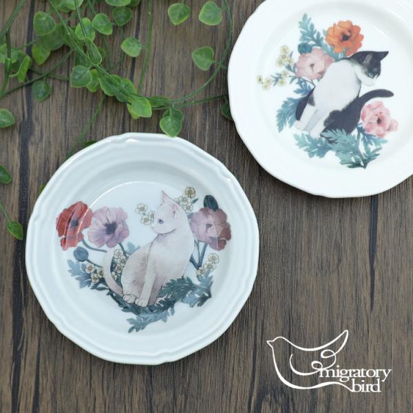 ＊＊＊Cat Poppia＊＊＊繊細で物語性のある世界観が魅力のイラストレーター yaeko（migratory bird）による、アートを使用した食器シリーズです。草花に囲まれ、静かに佇むねこたちの姿が、まるで一枚の絵画のように描かれてい...
