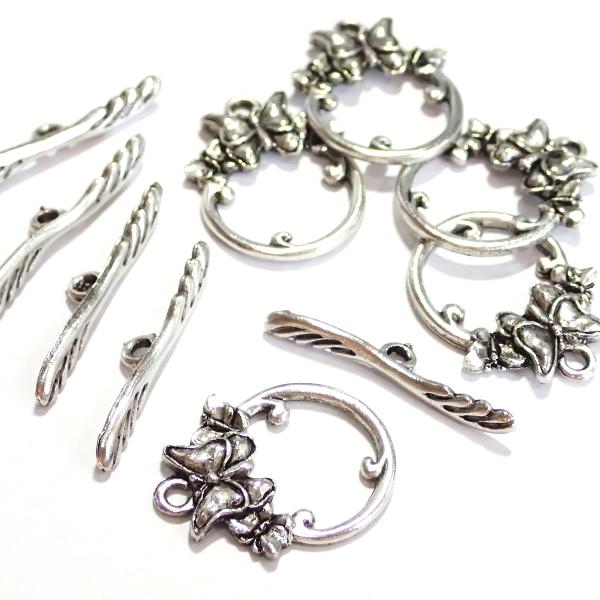 ＮＹピューター　蝶　銀古美　バー全長２７mm　５ペア/１セットニューヨークピューターは、アメリカ・ニューヨークで生産された鋳物製のチャーム・パーツです