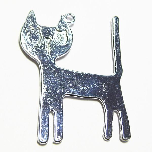 ネコ　銀色　４３ｘ３４mm　２個/１セット