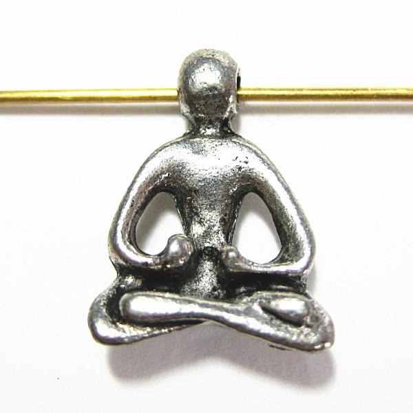 瞑想者　ビーズ　銀古美　１８mm　５個/１セット［３Ｄ］立体的に作られており　画像では見えない部分もデザインがあります。