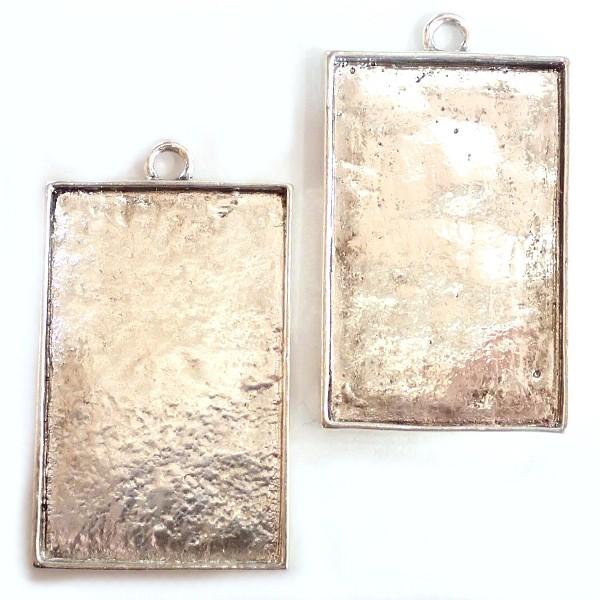 セッティングパーツ　４０x２５mm（内径）　２個/１パックペンダントパーツで、ちょっと深み(2mnm)あります。用途はいろいろですが、特に樹脂流し込み用としてのご利用を想定した商品です