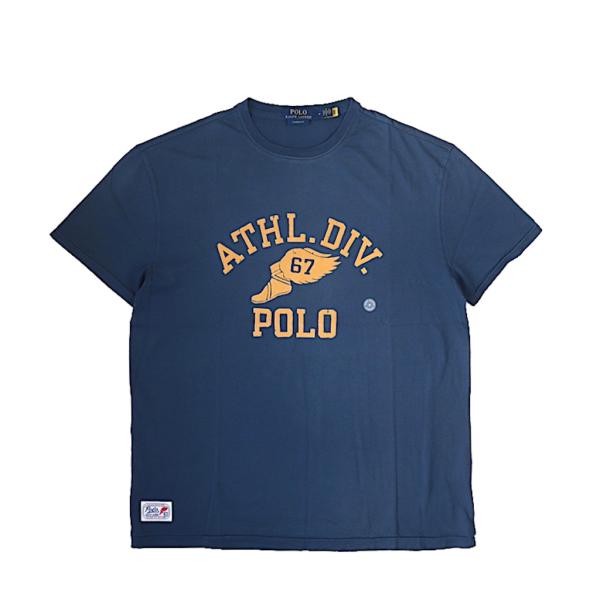 POLO RALPH LAUREN ポロ ラルフ・ローレン MEN'S CLASSIC FIT FLOCKY PRINT T-SHIRT フロントにラルフ ローレンの90年代を代表するグラフィックであるATHL.DIV + 67 + WIN...