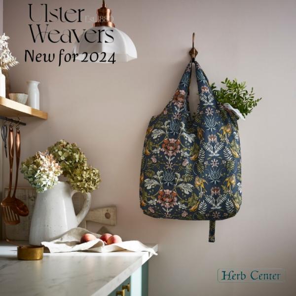 英国の洗練されたギフトウエアアルスター ウィーバーズ(Ulster Weavers)洗練されたデザインで生活をより豊かに。たたむと軽くてコンパクト、広げると大容量。デイリーユースはもちろん、荷物が増えた時などの携帯にも便利なエコバッグ。たく...