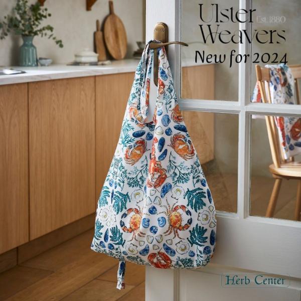 英国の洗練されたギフトウエアアルスター ウィーバーズ(Ulster Weavers)洗練されたデザインで生活をより豊かに。たたむと軽くてコンパクト、広げると大容量。デイリーユースはもちろん、荷物が増えた時などの携帯にも便利なエコバッグ。たく...