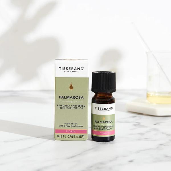 TISSERAND ティスランド ピュアエッセンシャルオイル甘くフローラルでドライな香りPALMAROSACymbopogon martiniETHICALLY HARVESTED原 産 国 ：インド抽出部位：葉抽出方法：水蒸気蒸留法＜ブレ...