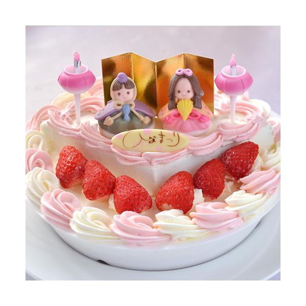卵、小麦アレルギー対応！ケーキの土台にはクリーミィな牧場リッチミルクアイスとイチゴたっぷりのストロベリーアイスの2層。間にはストロベリーソースをサンド♪更にケーキ上部のひし形のひな壇は、程よい酸味と甘い香りのブルーベリーアイスを使用しており...