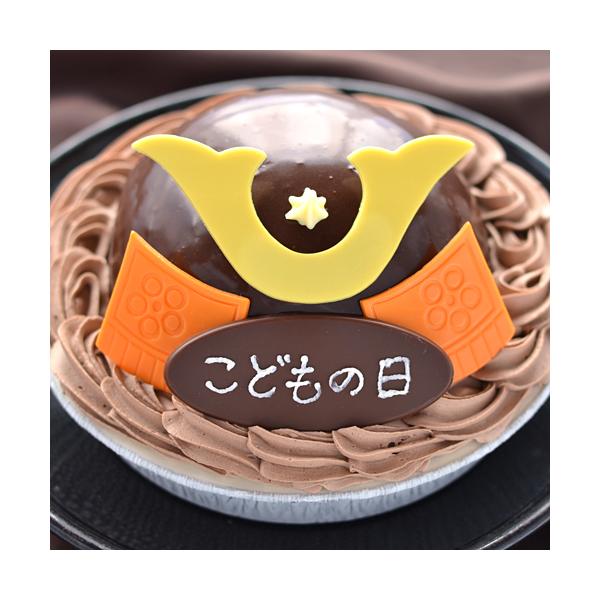 端午の節句ではよろい兜は子供に災いがふりかからず、無事に逞しく成長するようにとの願いを込めてかざられています。そんな願いを込めて兜のアイスケーキをお作りしました。ココアのグラサージュでコーティングした兜の中身はプレミアムアイスクリーム！しか...