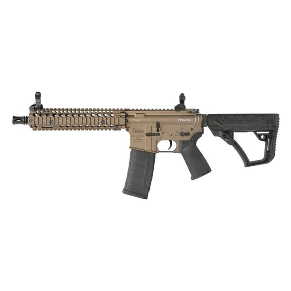 概要：米国実銃メーカーDaniel Defenseの正式ライセンスを受け、リアルな刻印と高品質な仕上がりを誇るDDMK18電動ガンが、EMG × CYMA Plusという強力なタッグで登場。RIS IIハンドガードや高性能電子トリガーEsh...