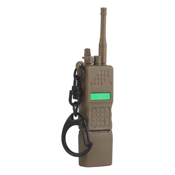 概要WoSporT製「PRC-152 ダミー無線機キーチェーン(KE-08)」は、米軍採用のPRC-152無線機を1/4スケールで精巧に再現したアクセサリーです。ディスプレイとしても映える本格ミリタリーデザインに加え、バッテリーパックの着脱...