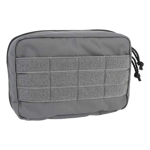 ツールやマルチパーツ、サイリウム、医療用品などの小物を効率よく整理・収納するためのMOLLE対応ユーティリティポーチです。二重構造の開閉部と内部のメッシュオーガナイザーにより、視認性とアクセス性を確保。外装は耐久性に優れたナイロン生地を採用...