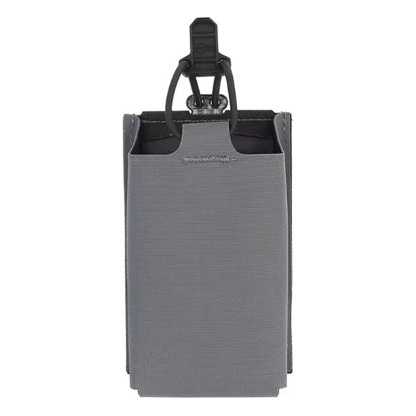 最速リロードを求めるシューターのために設計された高性能マガジンポーチです。強化樹脂製インサートと弾性コードによるテンション保持構造により、フラップやカバー無しでも優れた保持力を実現しつつ、スムーズなマガジン抜き取りが可能。スケルトン構造で軽...