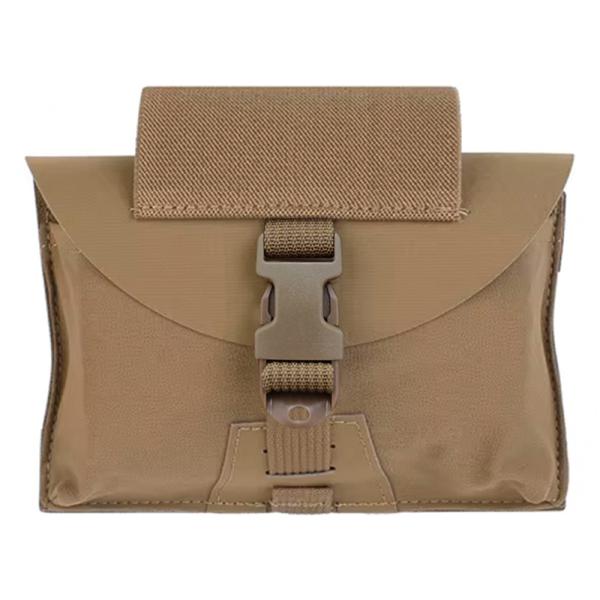 PEW Tactical製、IFAS(Individual First Aid System)個別救急システムポーチを再現したメディックポーチ。ボディには伸縮性の素材を使用し、メインフラップを止めるバックルは長さの調節が可能なので、他のメデ...