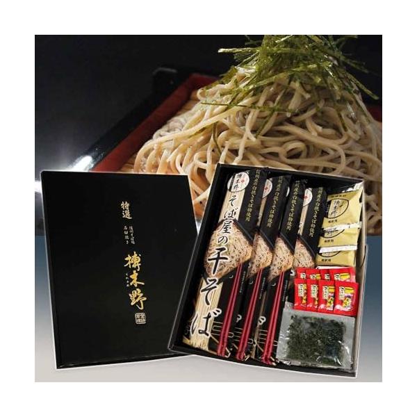 ?2024年 新そば使用。信州手打ちそば屋・榑木野の職人が素材にこだわり丹精こめて作った「干し蕎麦」「特製つゆ」「のり」、・?さらにギフトBOX限定 ・日本三大七味唐辛子の一つ、信州長野名店「八幡屋礒五郎 七味唐辛子」が入った特製8人前ギフ...
