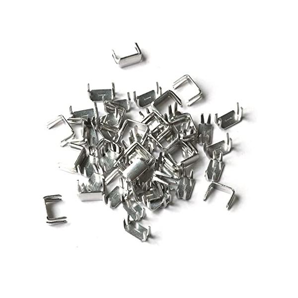 ニッケル/4~5号対応/F2-227・Size:4~5号対応・パッケージ個数:1・4〜5番のコイルファスナーの下止め金具です。・手軽に調整が可能です。ファスナーのムシを取り外しはしなくても、上から固定できます。・サイズ: 縦横約8mm、噛み...