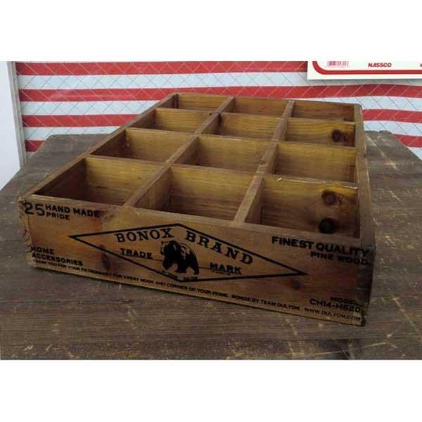 サイズ(約)：高さ6.5×横27.5×奥行き36.3cm 仕切りサイズ(約)：横8×奥行き8cm 素材：パイン材アンティーク風加工が施されているオシャレな木箱です。色合いも良く、クマのイラストも良いですね。小さい仕切りが12個もあるので、小...