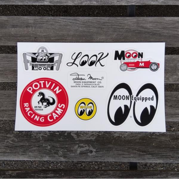 シートサイズ(約)：高さ15.5×横26cm右下サイズ(約)：高さ8×横9.5cmディーン ムーンのサインやPOTVINステッカー等の7デザインが1シートになったお得感があるステッカーシートです。クラシックの雰囲気が良いですね〜。パソコン、...