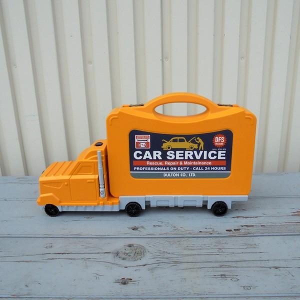 サイズ(約)：高さ17.5×横31×奥行き7cm素材：ABS、PP、PVS、スチール、アルミニウム、磁石単三電池4個使用（別売）アメリカンな雰囲気がプンプンの黄色いトラックのミニカーと思いきや、実は工具セットなのです！！トラックの荷台部分が...