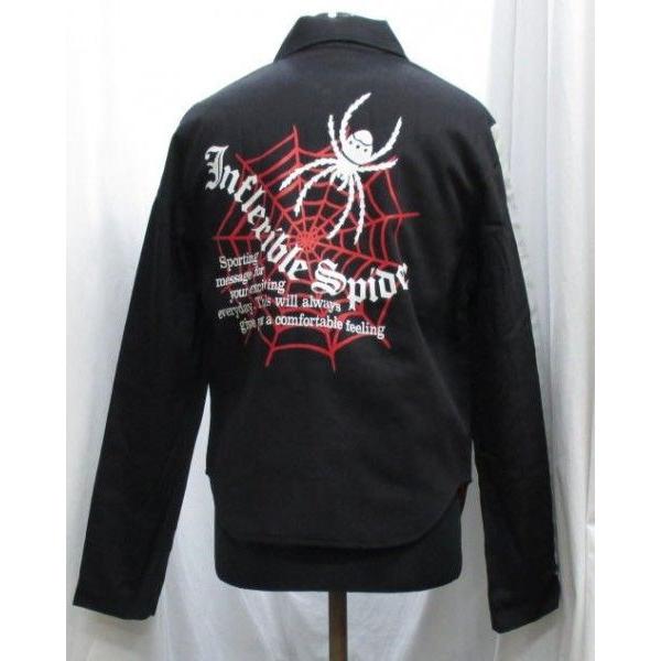 訳あり：在庫品のため、金属部分に傷汚れや剥がれがある場合が御座います。パンク系の袖ライン入りのジャケットです。フロントには左右に一個ずつポケットがあり、ジッパーが付けてあります。内ポケットは一つ付けてあります。バックには、大きくプリントが施...