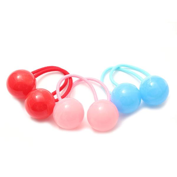 モチーフにクルッと引っ掛けるだけで簡単ヘアスタイルゴムポニー●お子さんの大切な髪を使いやすく可愛く●1個から買えるからお財布にも優しいママ思い●嬉しいネコポスも使えちゃうゴムポニーマーブルカラーボールサイズ：約２.８ｃｍゴム長さ：約８ｃｍ１個売り