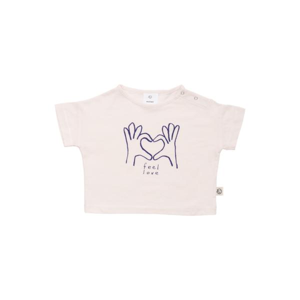 大きながコントラストプリント「Feel love」がかわいいこれからの季節にぴったりなTシャツ天竺編みなので伸縮性が高く着心地も抜群です- サイドネックはポッパー開きで着脱◎※こちらの商品は在庫限りとなります。□カラーFEEL LOVE C...