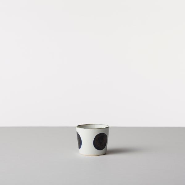 ・商品名：いろは 蕎麦猪口・サイズ：φ8×H6.4cm / 180cc・素材：半磁器・色：丸文・生産地：長崎県（波佐見焼）・メーカー：マルヒロ・備考：食洗機、電子レンジ使用可。