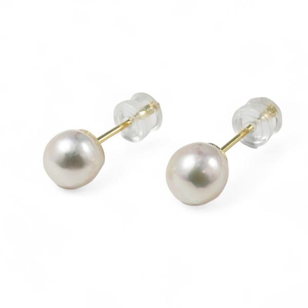 S9404 / S94036月誕生石『真珠』あこや本真珠ピアスをアウトレット価格でご提供させて頂きます。素材：あこや本真珠 6mm-7.0mmピアス金具：ステンレスキャッチ：シリコンキャッチ※キャッチの形状は変更になる場合がございます☆☆☆...