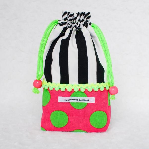 「haussement innocent」モノクロシリーズのコップ&amp;歯ブラシ入れです。入園入学というお子様の大切な時期に贈りたい、ポップなカラーのitem。オスマンイノサンは、注目を浴びるこの時期に、ちょっと目立ってウキウキできるi...