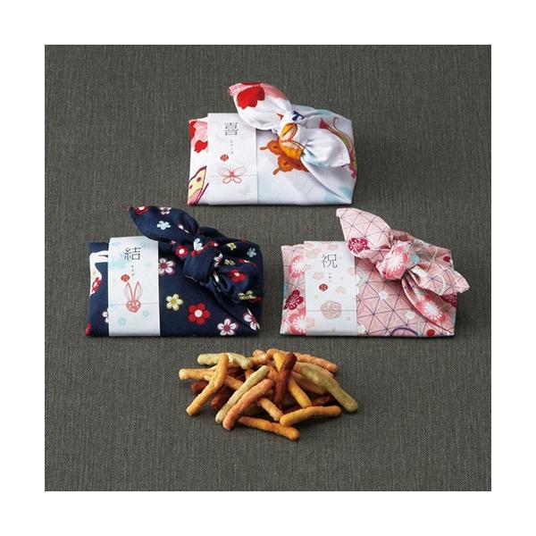 ハンカチとしてもご使用いただける美しい和柄が特長の包みが、ウェディングにノスタルジックなムードを演出。中身にはハート型のおせんべい、そしてかりんとうといったセンスの光るこだわりのアイテムをチョイスしました。※セット内容は商品によって異なりま...