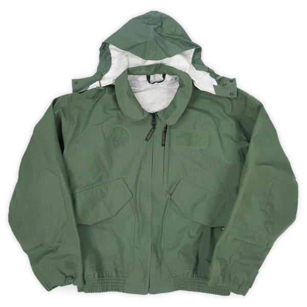 商品名：00s MCPS CWU-106/P フライトジャケット表記サイズ：XL-R実寸サイズ：着丈(襟元から裾):67cm  身幅(脇下から脇下):72cm  肩幅:58cm  袖丈(脇下から袖先):65cm  カラー：オリーブ素材：ゴア...