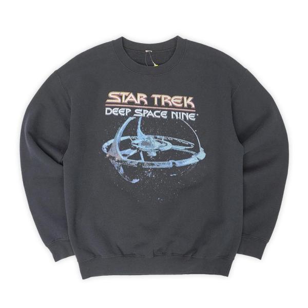 商品名：スタートレック STAR TREK 00s DEEP SPACE NINE プリントスウェット クルーネック トレーナー (-8783)表記サイズ：L相当実寸サイズ：着丈(襟元から裾):66cm  身幅(脇下から脇下):55cm  ...