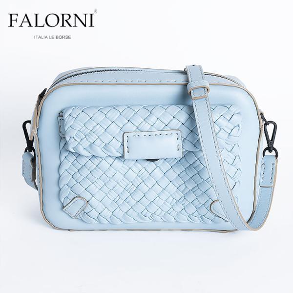 【FALORNI ファロルニ】1980年にイタリア・フィレンツェ郊外のガンバッシ テルメにて創業したメーカー。イントレチャートと呼ばれる革を編み込んだデザインが代名詞で、これまでに超有名高級ブランドのバッグの製造も手がけていました。熟練の職...