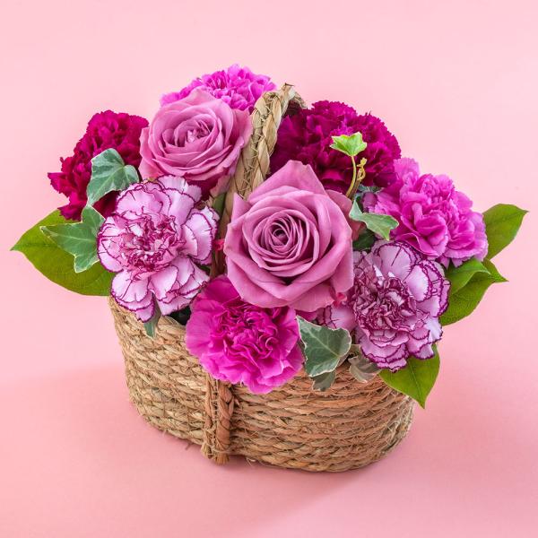 ■お届け2026/5/7 から 2026/5/10まででご指定ください※お届け日指定締切 2026/4/30 以降は指定不可■注文締切2026/05/07　14:00まで深みのある紫のバラと、繊細なフリルのカーネーションは洗練された大人の魅...