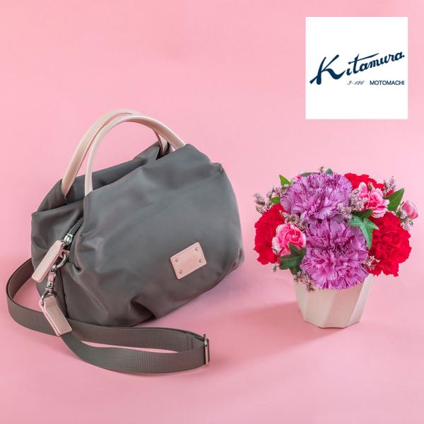 ■お届け2026/5/7 から 2026/5/10まででご指定ください※お届け日指定締切 2026/4/30 以降は指定不可■注文締切2026/05/07　14:00まで横浜元町ハンドバッグの「キタムラ（Kitamura)」の鋲付きのKIT...