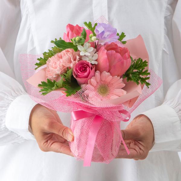 ■お届け2026/1/9 から 2026/1/31まで 3日後以降でご指定可■注文締切2026/01/28　14:00までこの季節のおすすめのお花は「チューリップ」。ピンクのチューリップの花言葉は「誠実な愛」。ピンクのチューリップとスイート...