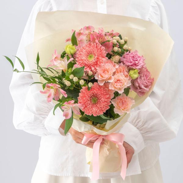 ■お届け2026/4/1 から 2026/5/31まで 3日後以降でご指定可■注文締切2026/05/28　14:00までこの季節のおすすめのお花は「バラ」。「感謝」「感銘」という花言葉を持つピンクのバラをメインに可憐なアルストロメリアやカ...