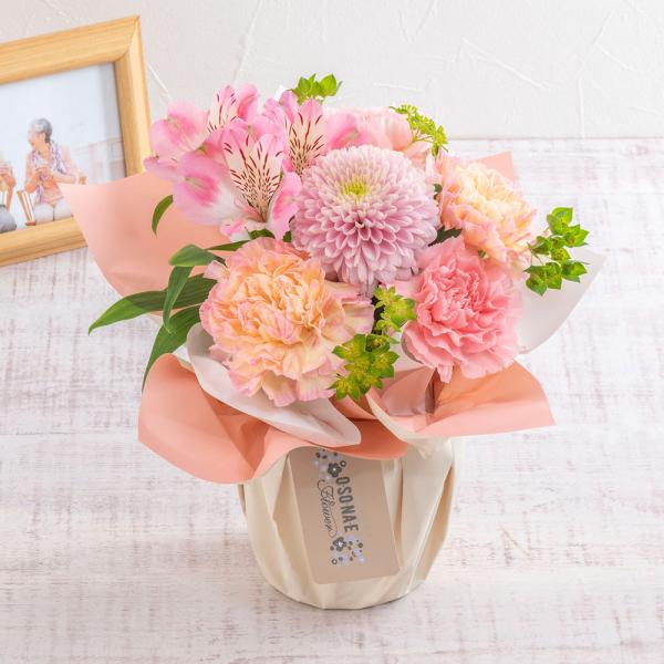 ■お届け2026/4/1 から 2026/4/30まで 3日後以降でご指定可■注文締切2026/04/27　14:00まで【お供え用】「O・SO・NA・E flower」は、日比谷花壇が考えるあたらしいお供えのスタイル。うつりゆく季節に合わ...