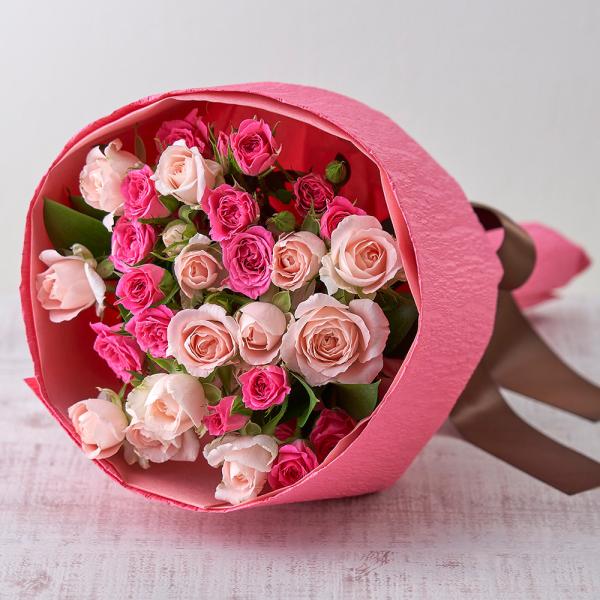 ■お届け 3日後以降でご指定可■注文締切2026/10/28　14:00まで幸せを呼ぶピンク系のバラを贅沢に束ねました。胸に抱くだけでうっとりできる、いやし系の花束です。特別な誕生日や記念日のお祝いにおすすめです。